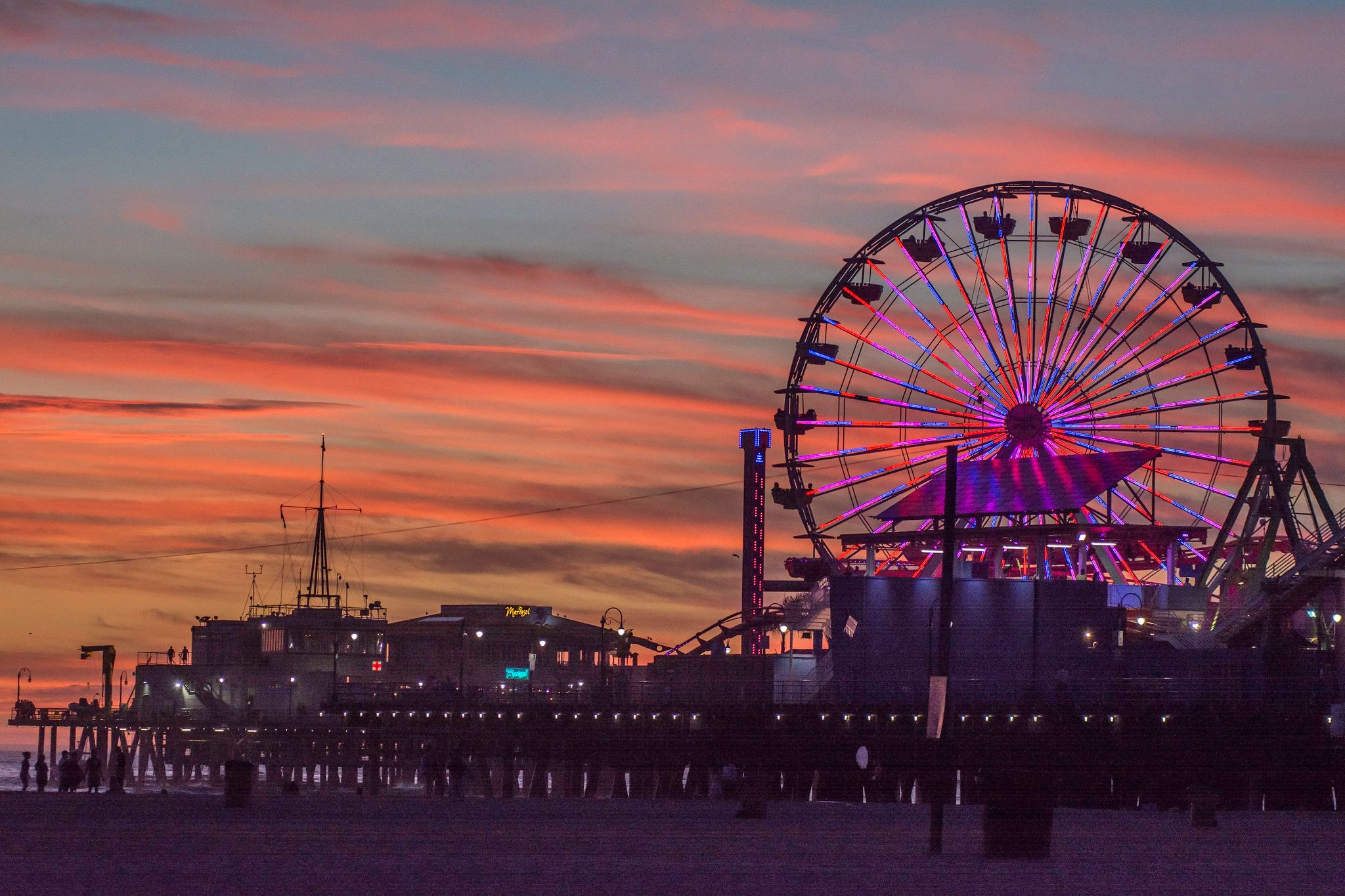 Santa Monica deters gas vehicles by 'pricing the curb' | Canary Media