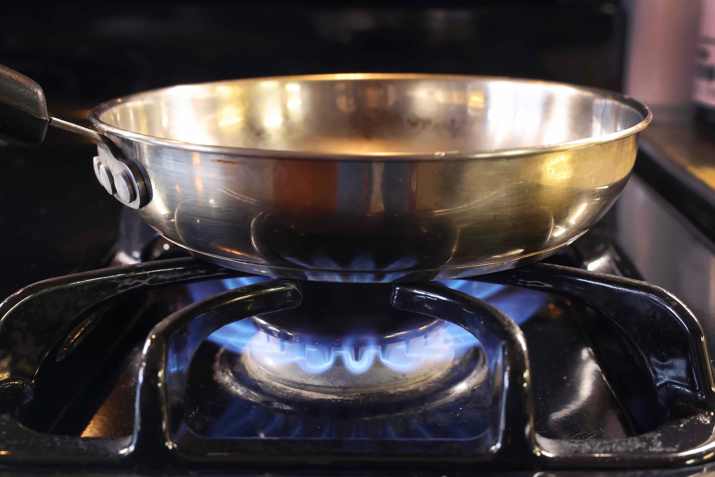 Gas stoves are a health problem. Could warning labels… | Canary Media